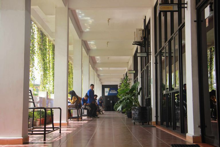 Maukuliah | Sekolah Tinggi Manajemen Informatika dan Komputer Royal