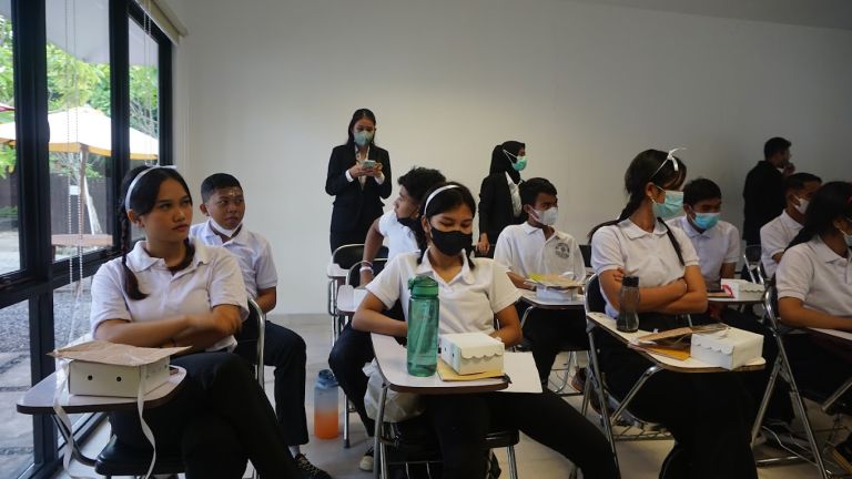 Maukuliah | Sekolah Tinggi Bisnis Runata